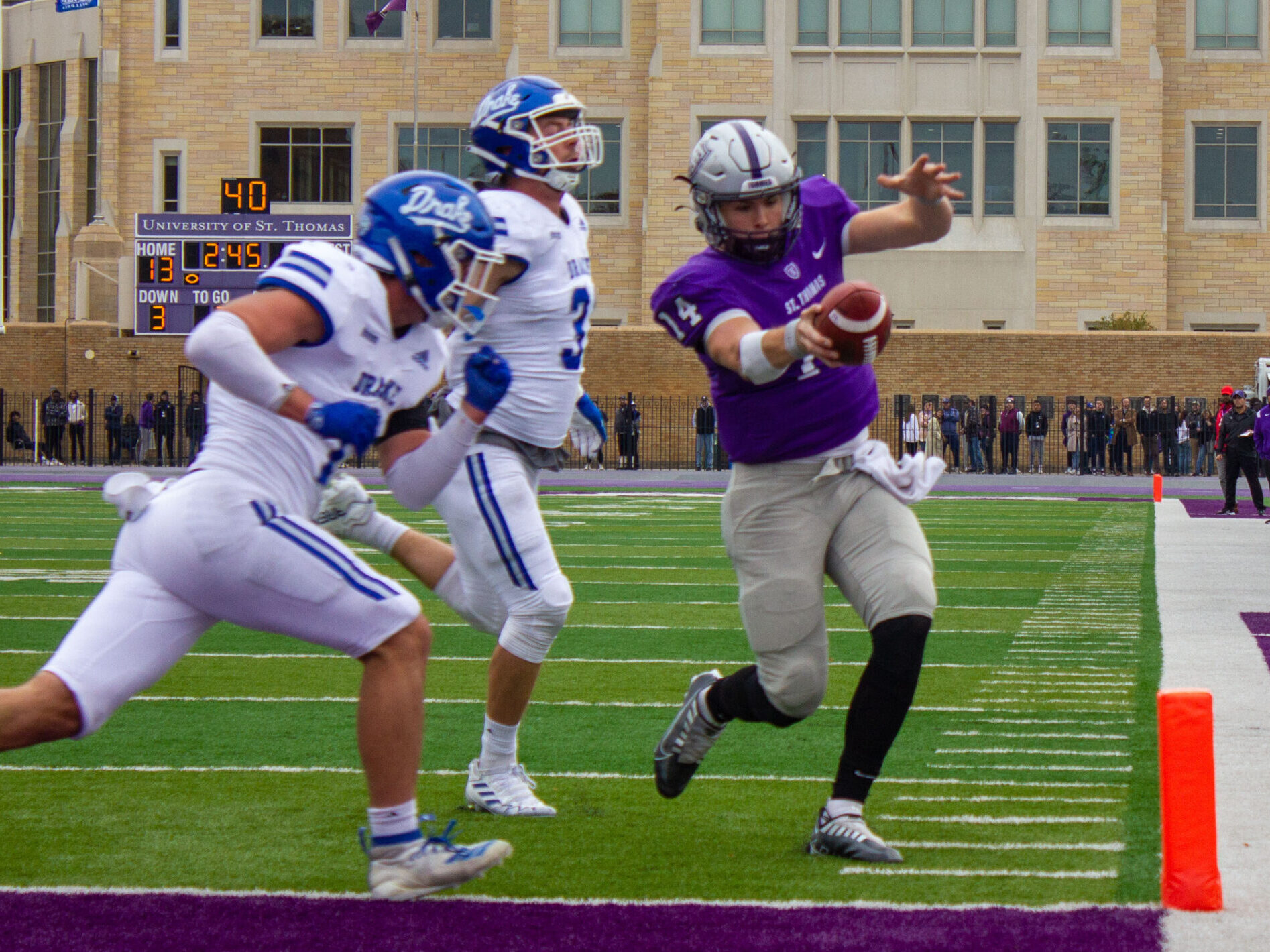 St. Thomas football beats Drake 26-14 in homecoming game, extends home ...