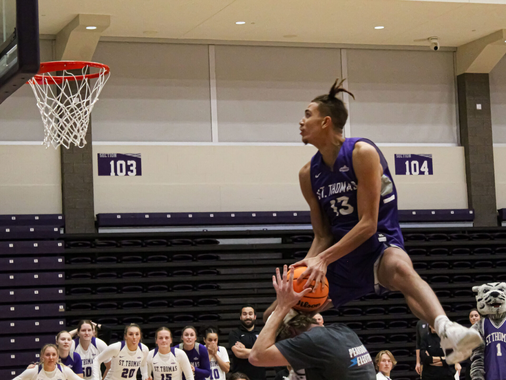 St. Thomas basketball tips off the season with fan-filled event ...