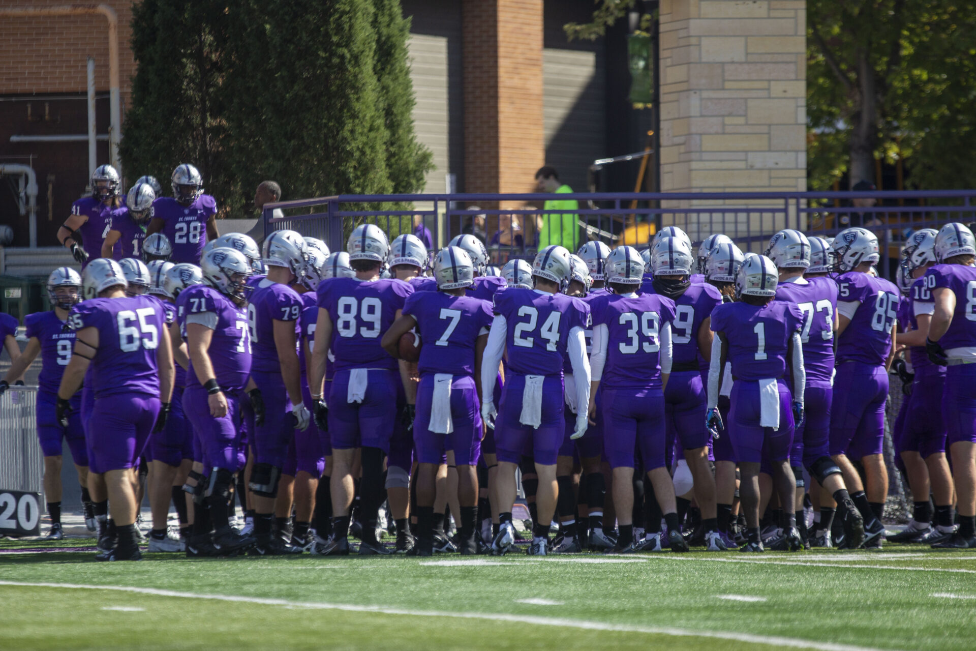 St. Thomas football wins 8 straight, defeats Valparaiso 34-7 – TommieMedia